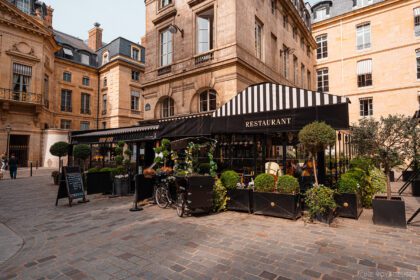 Découvrez Paris à travers la Saison 1 d’Emily in Paris - Ciné Voyageuses