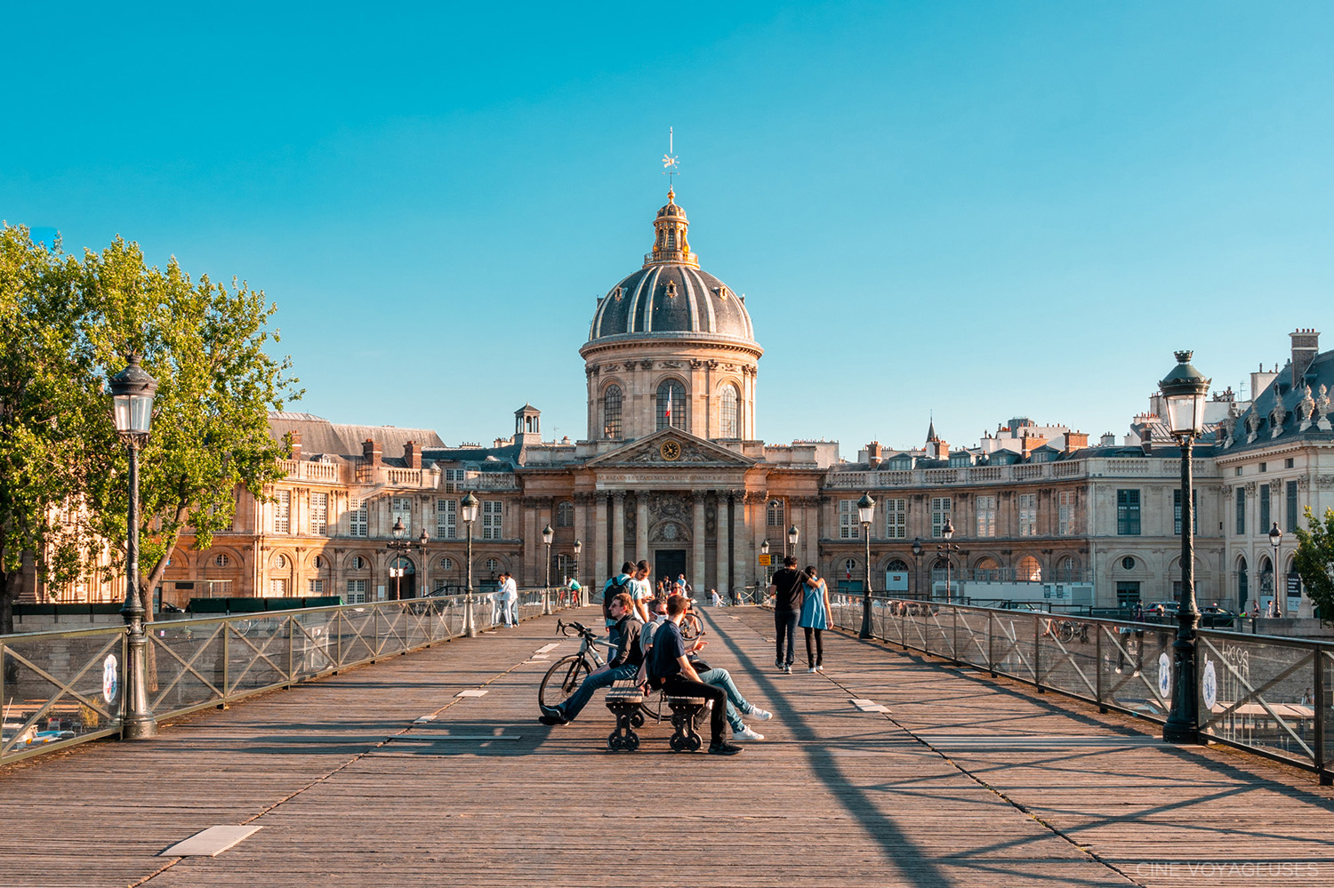 Découvrez Paris à travers la Saison 1 d’Emily in Paris - Ciné Voyageuses